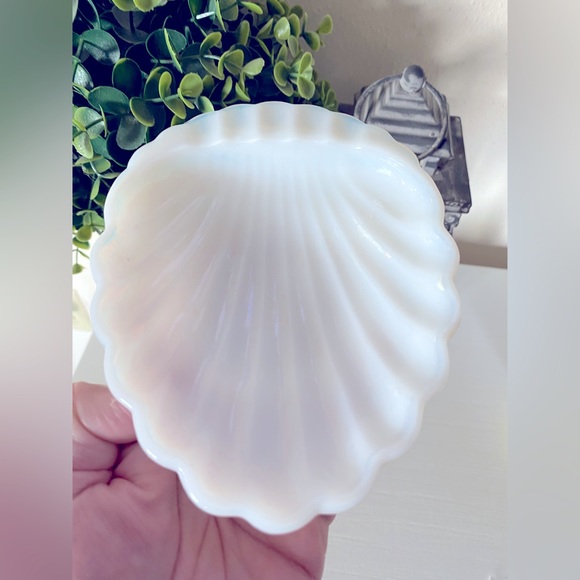 Hazel-Atlas | Bath | Vtg Hazel Atlas Scallop Shell Milk Glass Soap ...